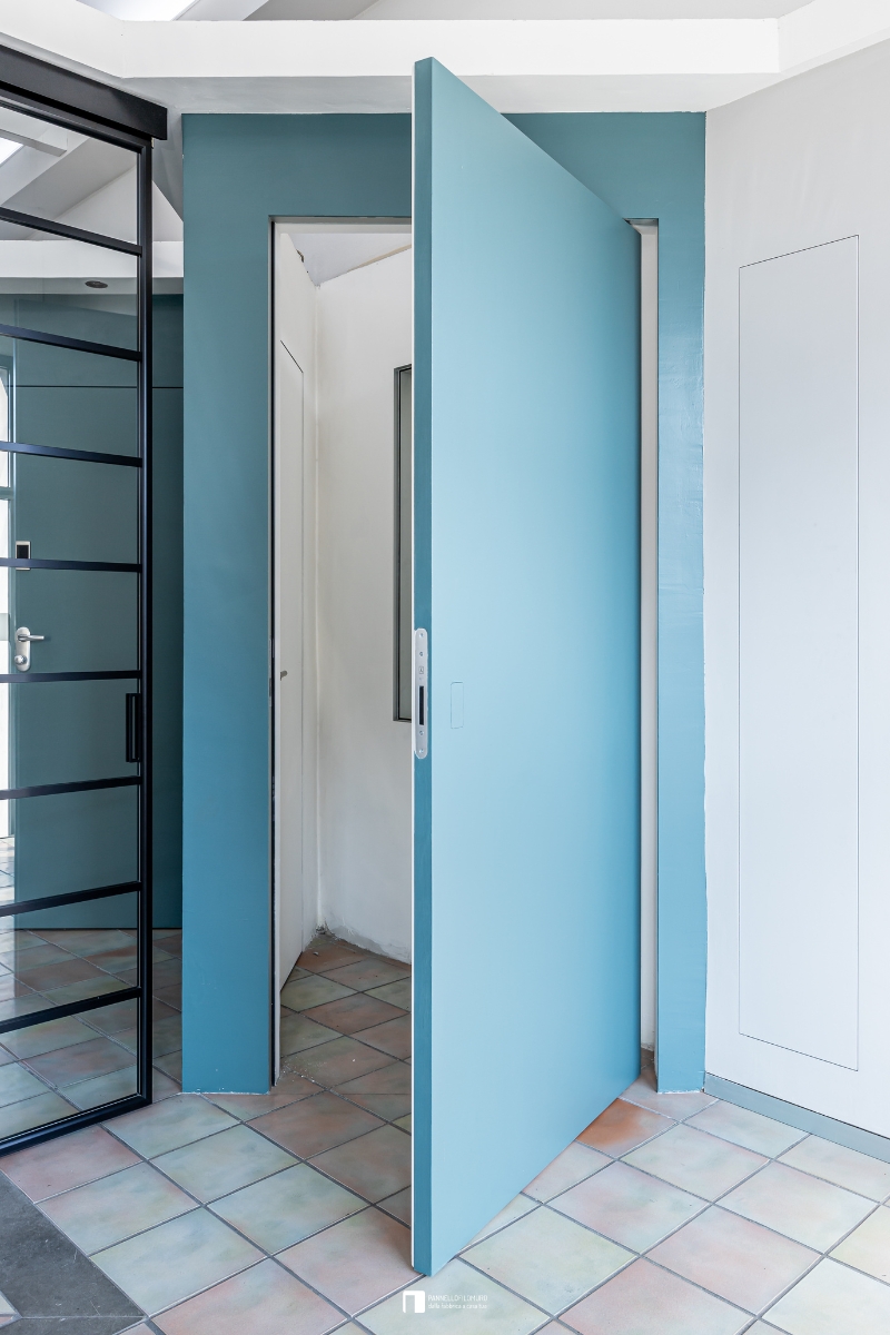 Porte battante invisible pivotante | Portesinvisibles.fr