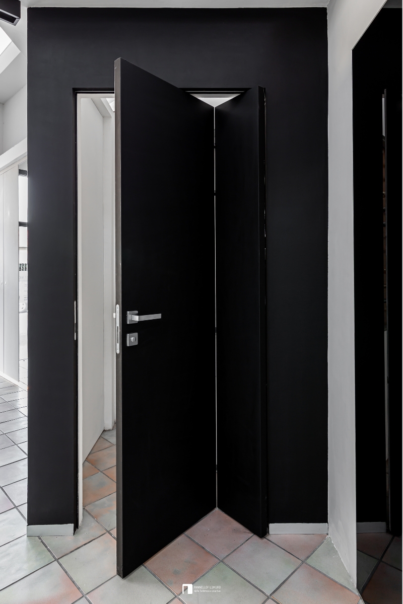 Porte battante invisible avec vantaux plies | Portesinvisibles.fr